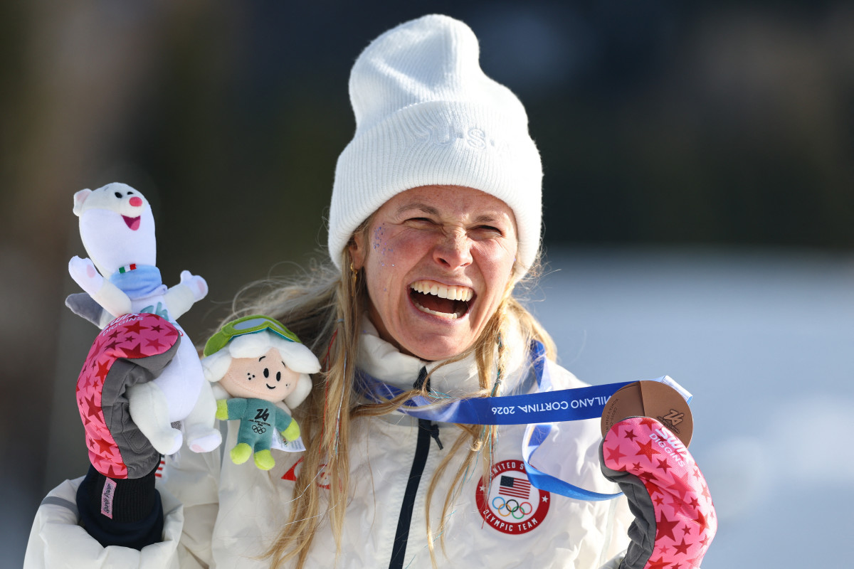 Jessie Diggins wins 4th Olympic medal, Minnesota curler makes US history