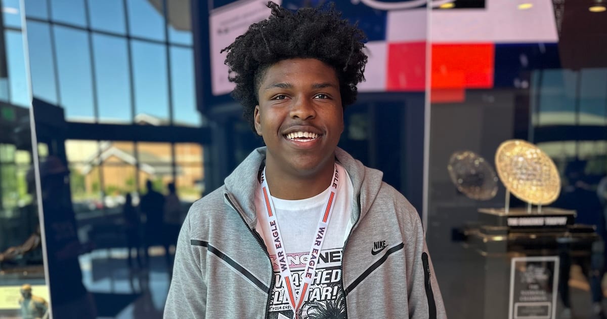 4-star DL Donivan Moore commits to Auburn: 'This is like a dream coming ...