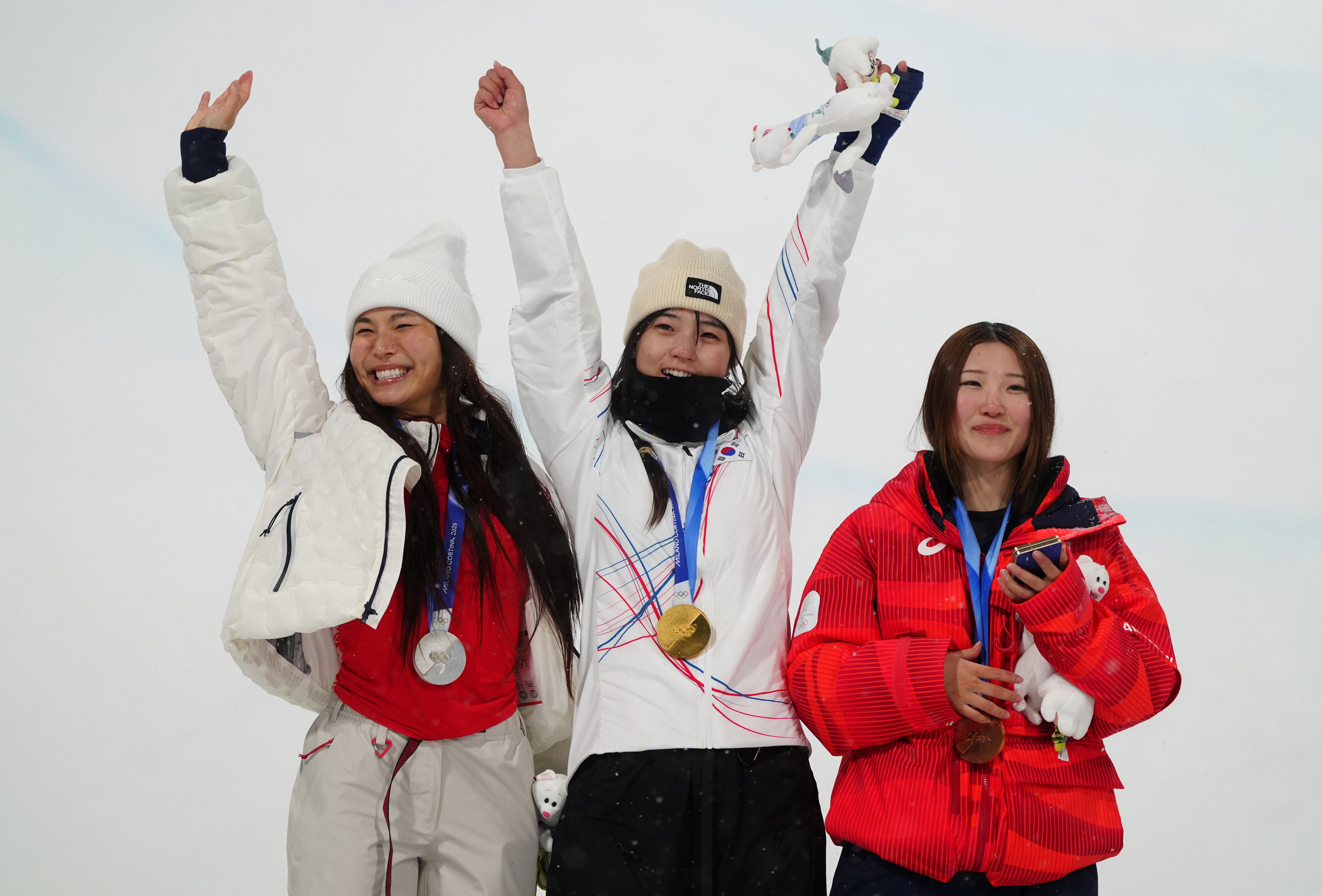 Snoop Dogg watches as Chloe Kim misses out on snowboard history