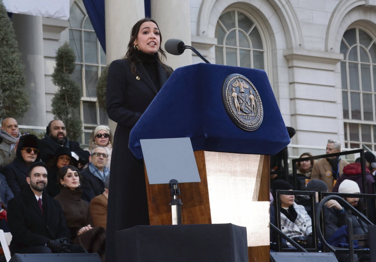 Alexandria Ocasio-Cortez à Munich pour entamer sa route vers la Maison ...