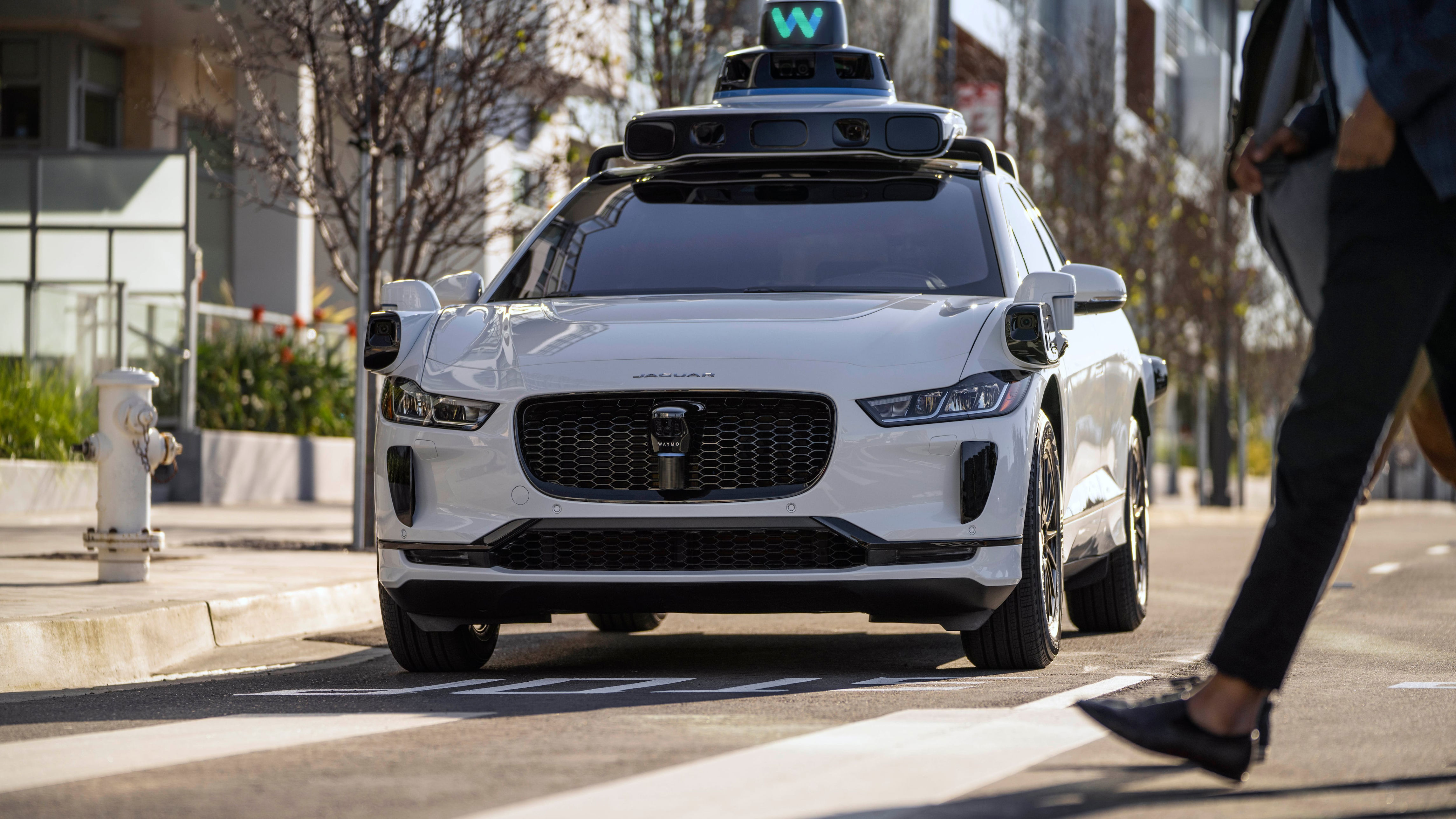 Waymo paying Atlanta DoorDash drivers to close doors on self-driving ...