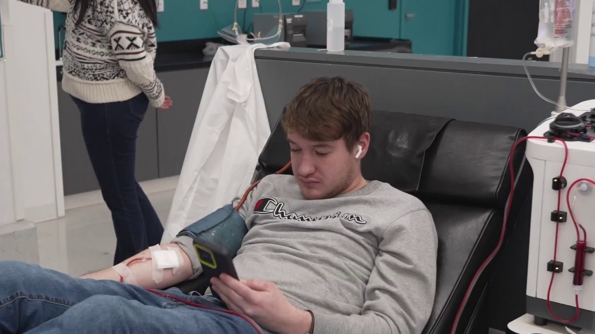 Middle class Americans sell their plasma to make ends meet