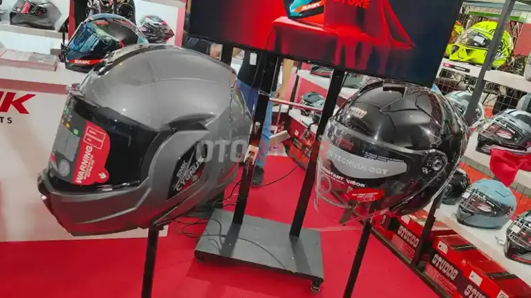 Helm SMK Cygnus dan Studds Atlas hadir di IIMS 2026, masuk pasar ...