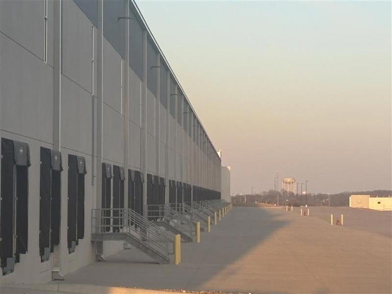 Congressional reaction mixed as developers stop sale of KC warehouse ...
