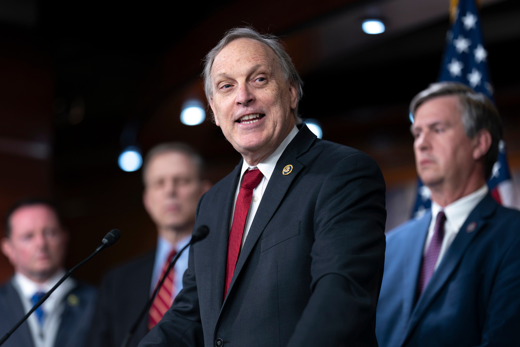 Arizona GOP candidate drops out of primary, narrowing field to two