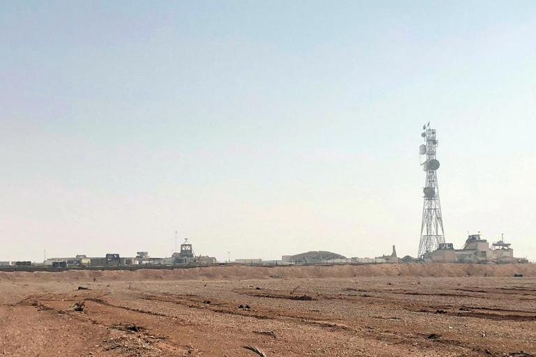 US pulls out of strategic military base and hands it over to Syria