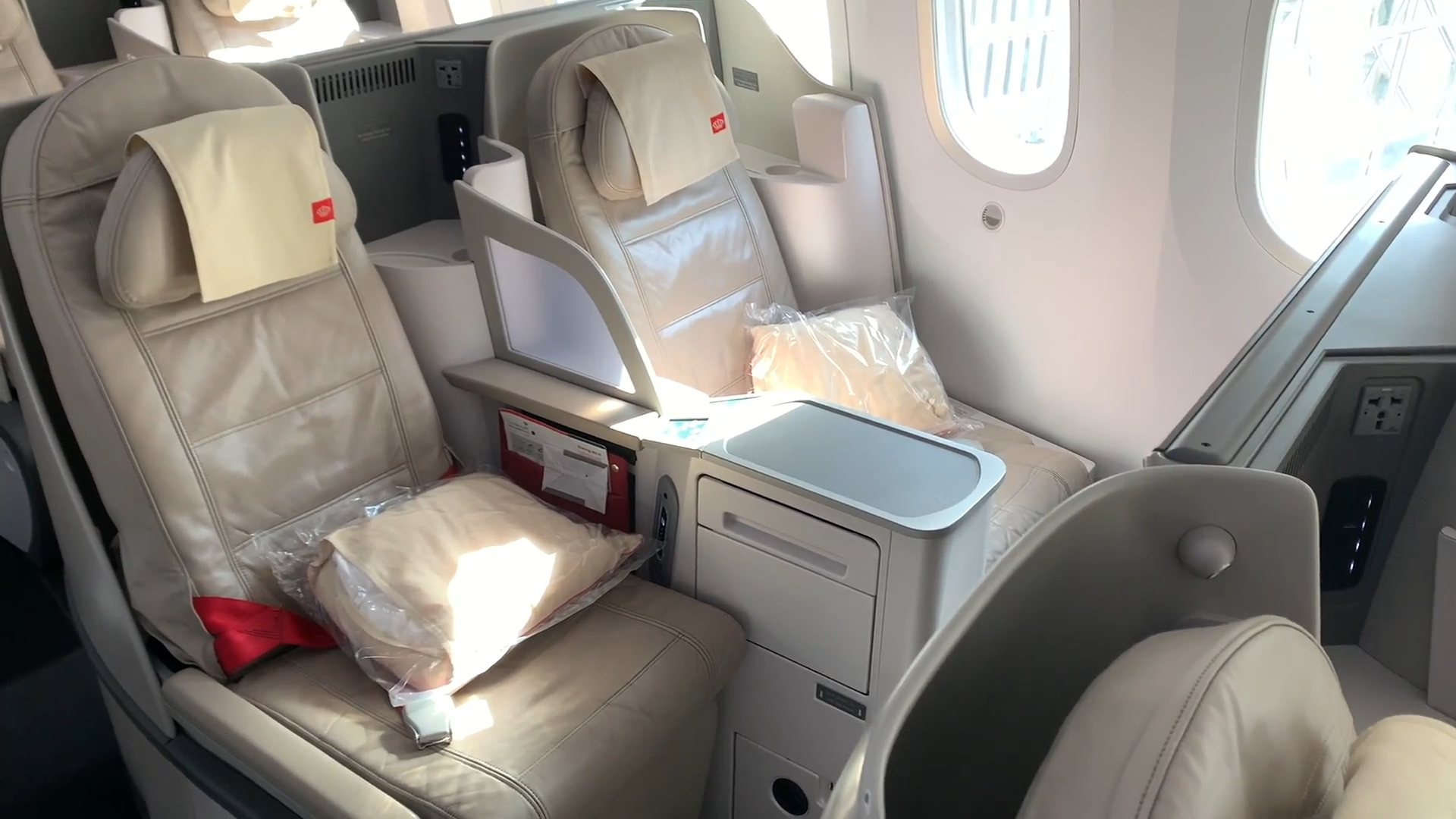 What it’s like flying Royal Jordanian business class on the 787