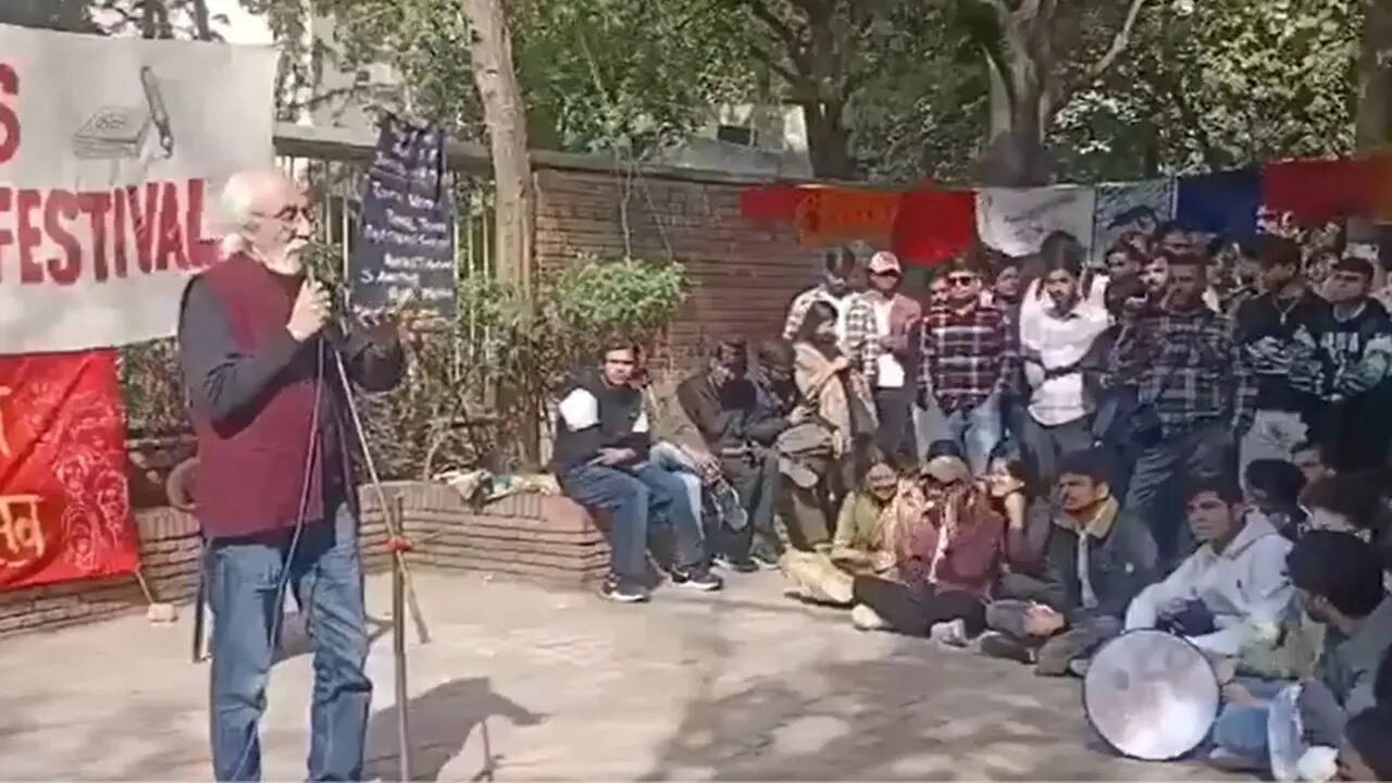 Water flung at senior historian Irfan Habib in DU arts faculty ambush ...