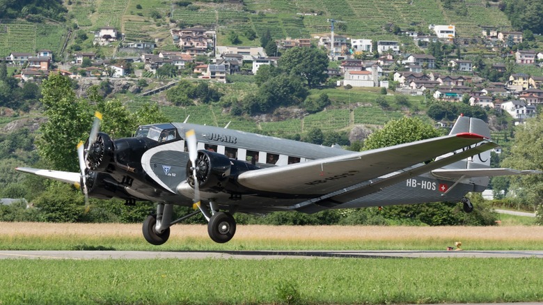 6 airplanes powered by BMW engines