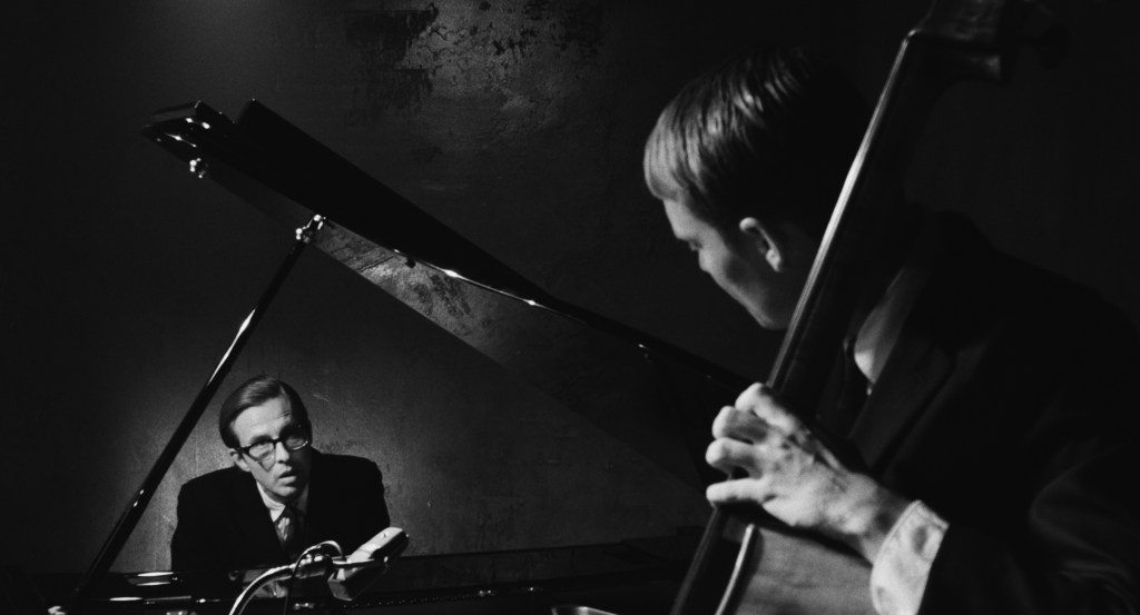 'Everybody Digs Bill Evans' review: Anders Danielsen Lie, Laurie ...
