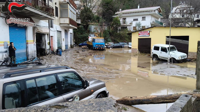 Maltempo nel Cosentino: fiumi esondati, frane e famiglie isolate. È ...