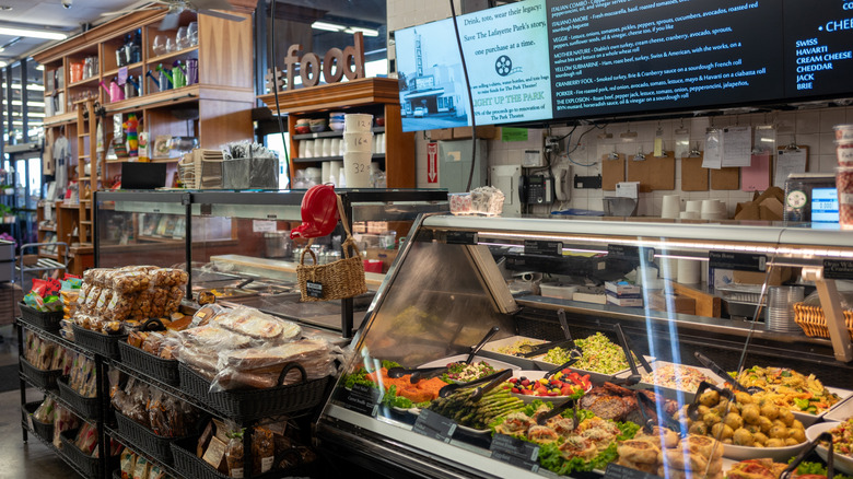 14 red flags you should never ignore at a deli