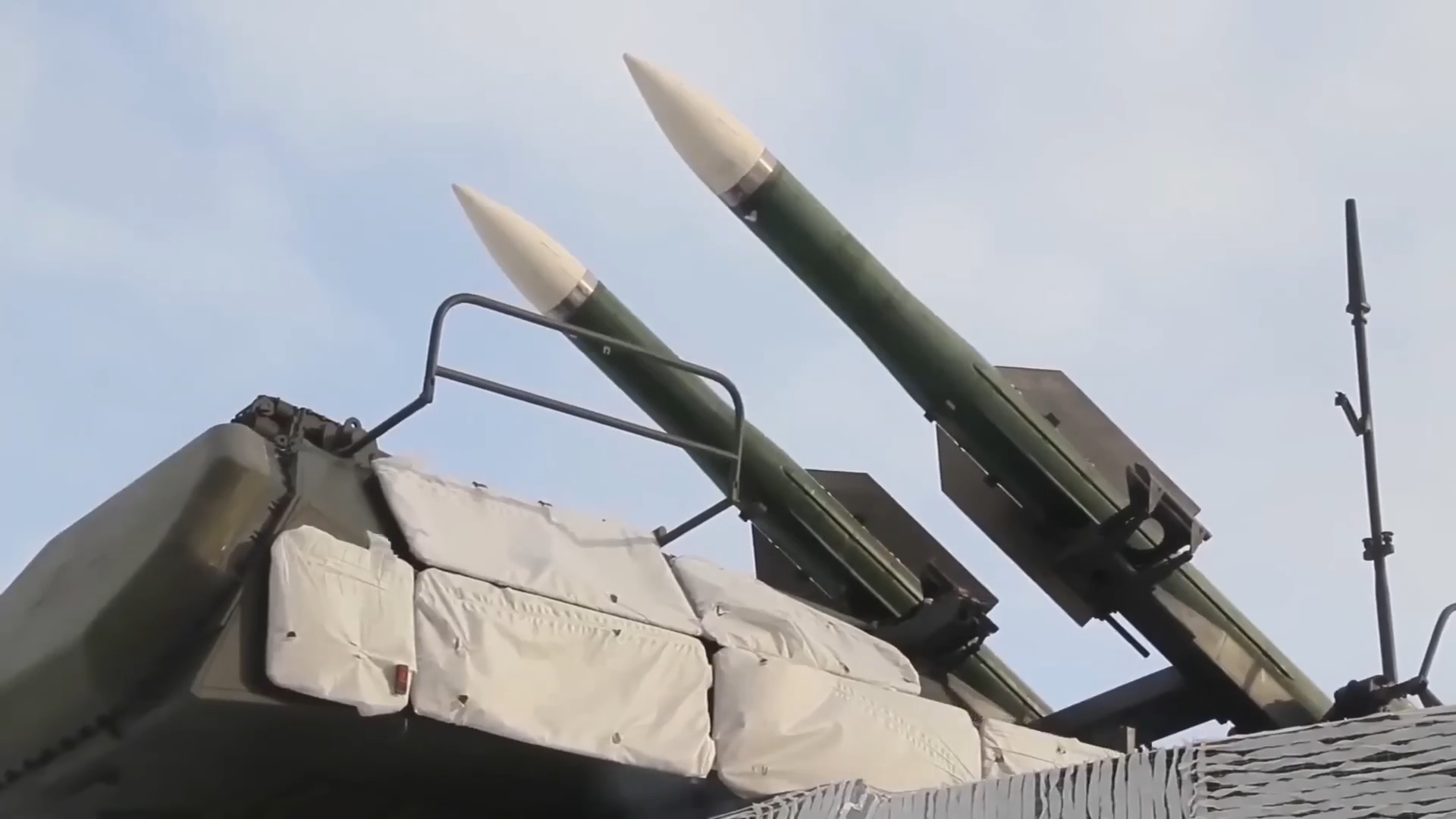 Russian SA-17 missile makes mid-air U-turn and destroys its own launcher