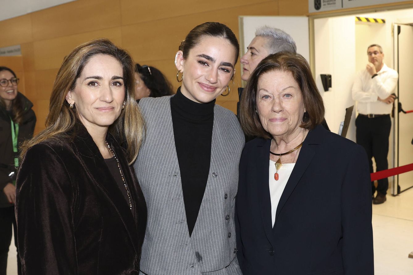 Raphael, homenajeado en Boadilla junto a Natalia Figueroa, sus hijos y ...