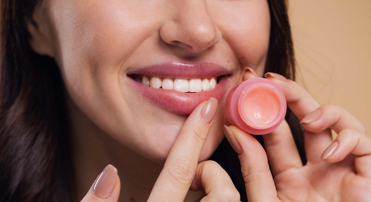 La vaselina nos ayuda a cuidar nuestros labios, pero también es ...