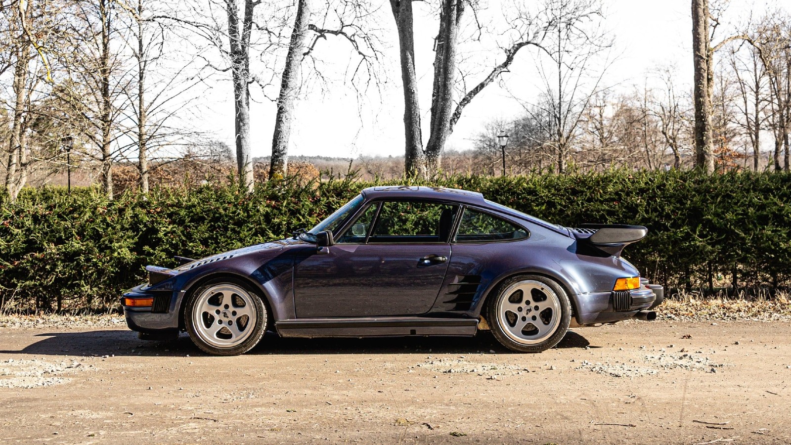 A subasta un Porsche 930 convertido en un RUF BTR 'Flachbau' potenciado ...