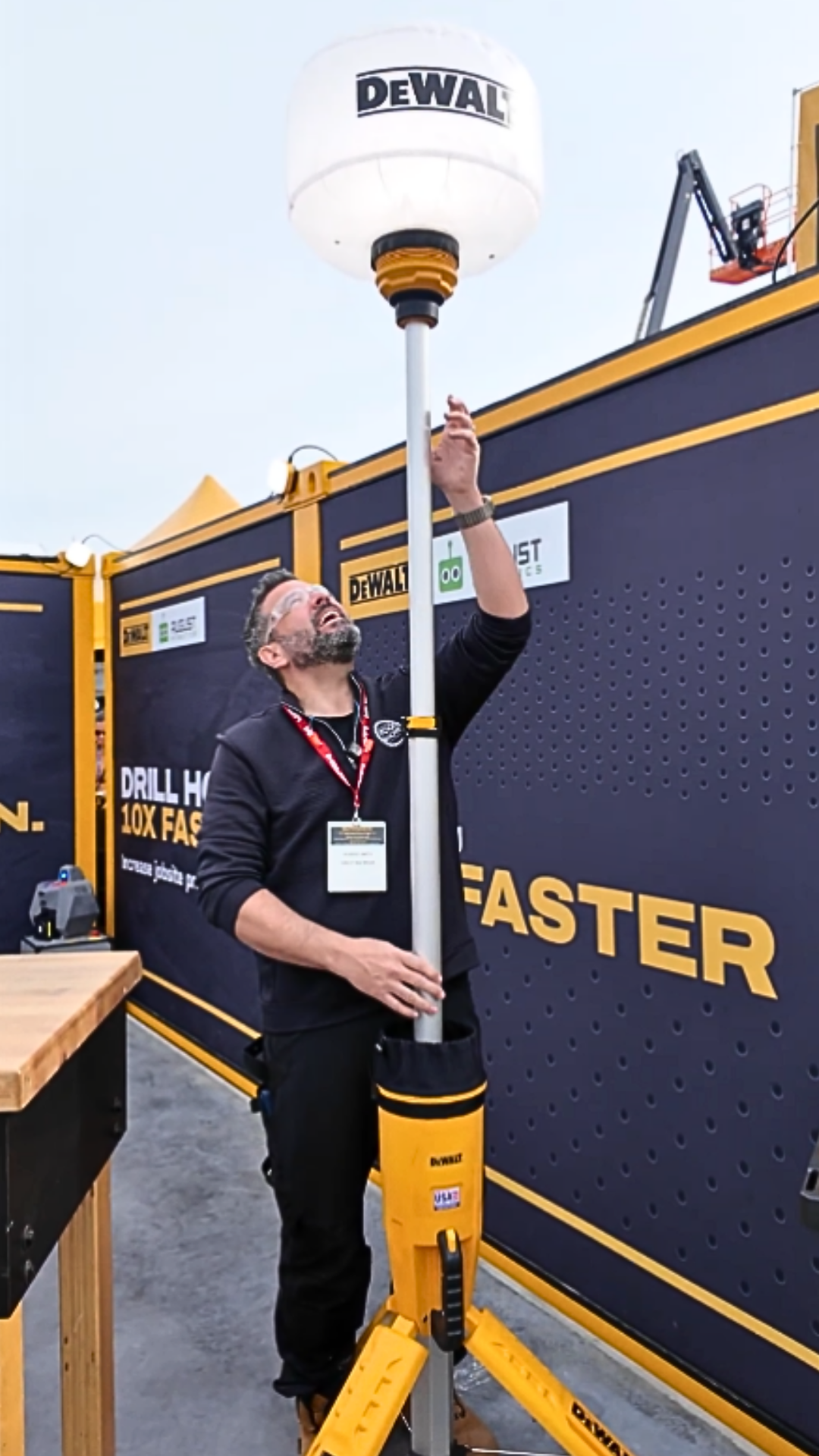 DeWalt reveals 30000 lumen jobsite tower light