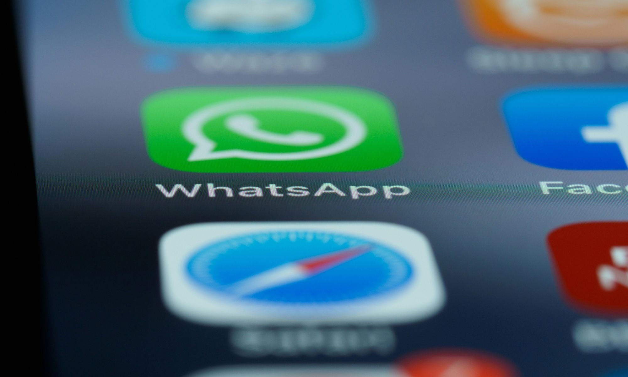 WhatsApp’s new iPhone update makes juggling two accounts much less annoying