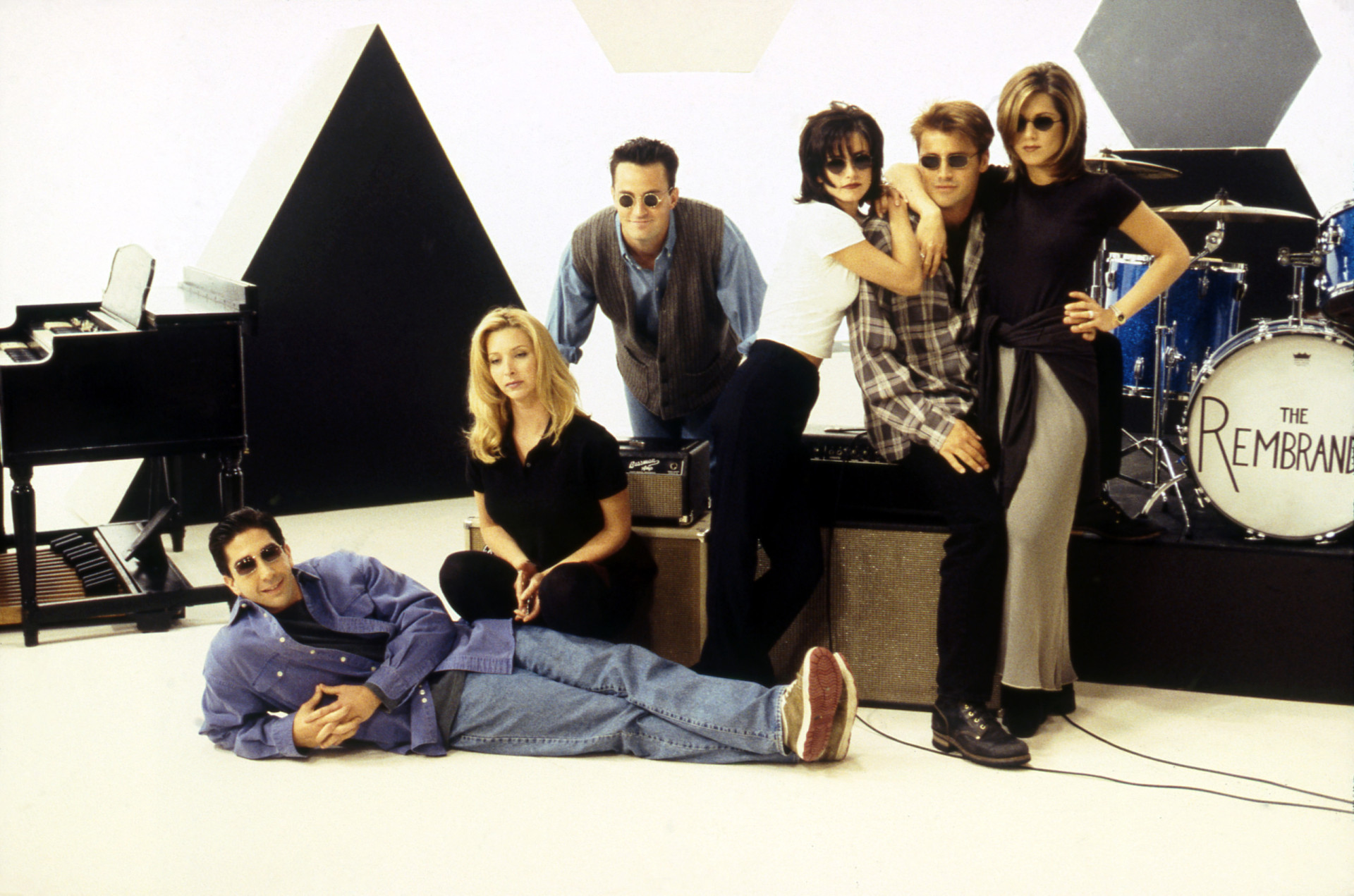 What casts looked like at the beginning and the end of popular sitcoms