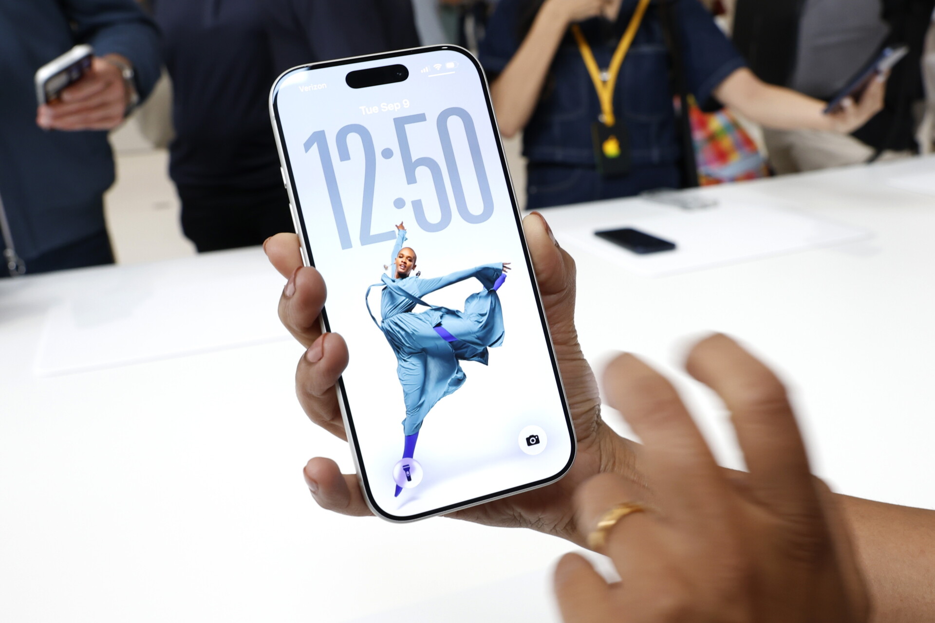Apple: Aναζητά εναλλακτικά chips από Ιntel, Samsung εν μέσω ελλείψεων