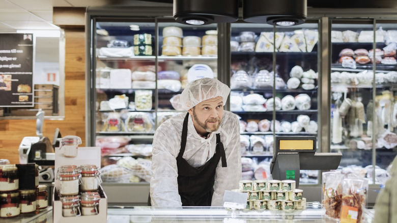 14 red flags you should never ignore at a deli