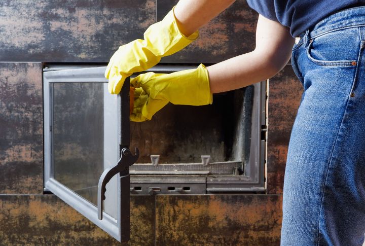 15 do's and don'ts when cleaning a wood stove