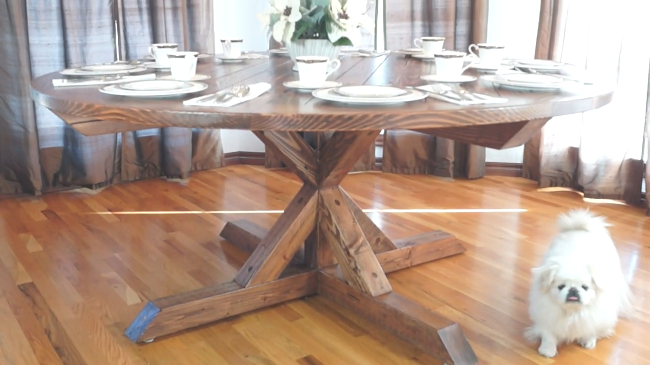 He built a huge round table with basic tools - the difference was huge