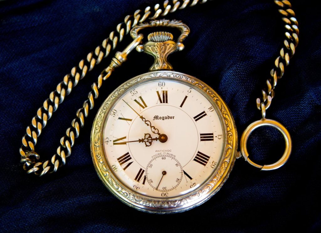 10 old items grandma kept that are shockingly valuable today
