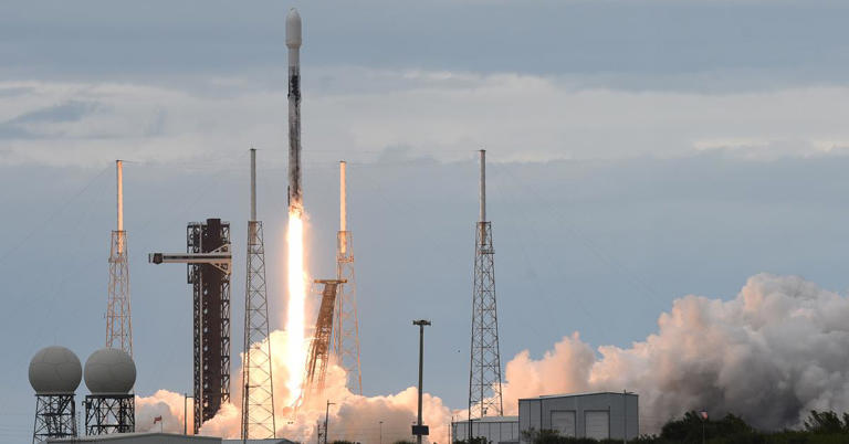 SpaceX plans to raise $75 billion in its IPO, which could make Elon ...