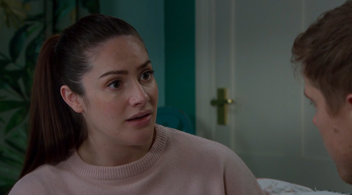 Emmerdale's Isabel Hodgins addresses real-life labour drama after ...