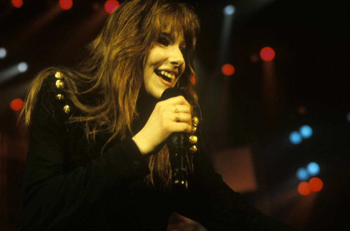 Tiffany announces new tour after chart comeback from 'Stranger Things'