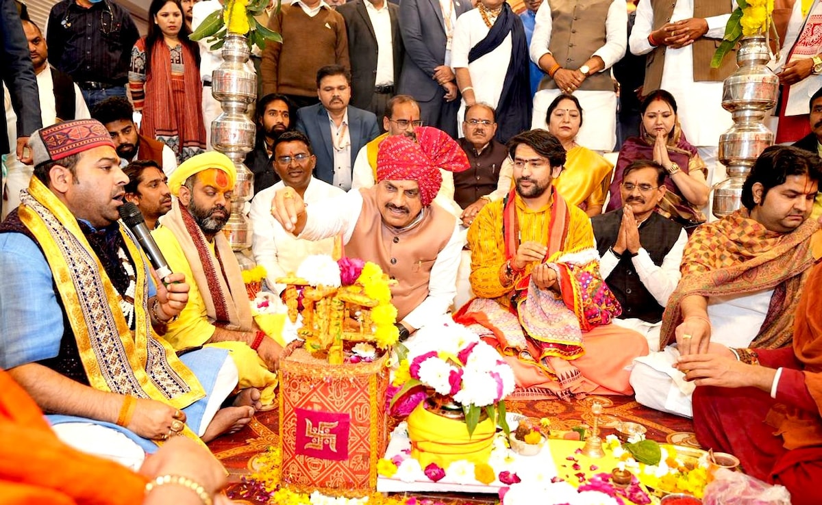 At mass marriage event, Bageshwar Baba's 'social responsibility' call ...