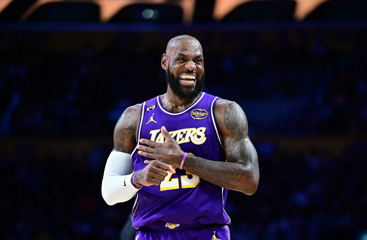 LeBron James supera Karl Malone e atinge mais um recorde na NBA