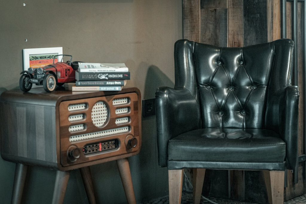 10 old items grandma kept that are shockingly valuable today