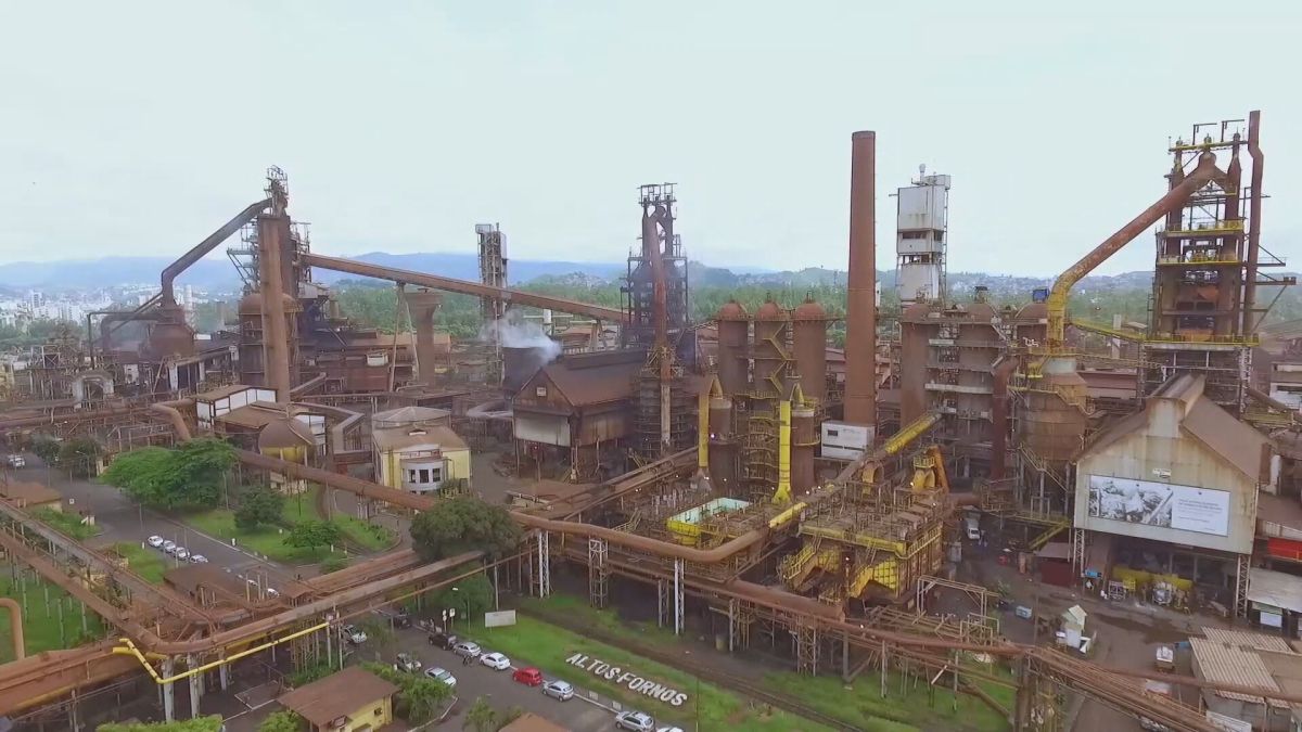 Usiminas registra lucro de R$ 129 milhões no 4º trimestre