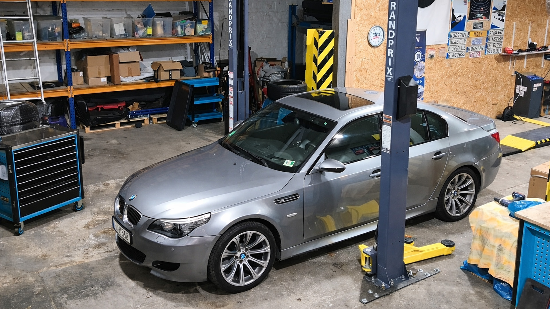 BMW E60 sounds like an F1 car