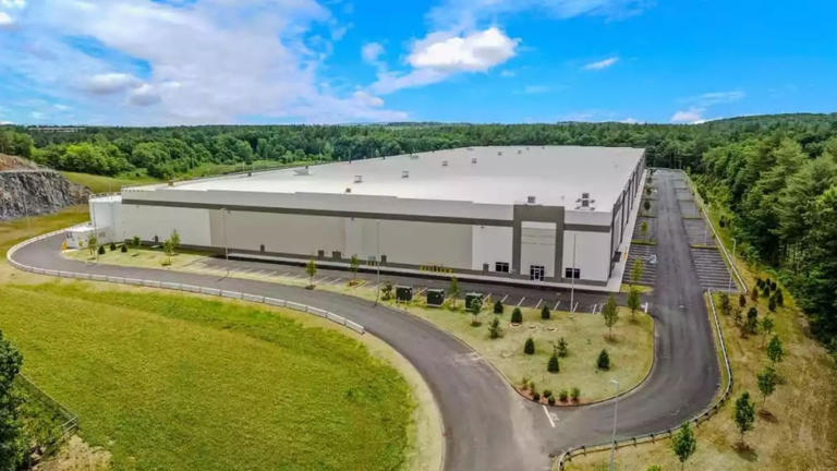 Feds reveal new details on proposed 324,000-square-foot ICE detention ...