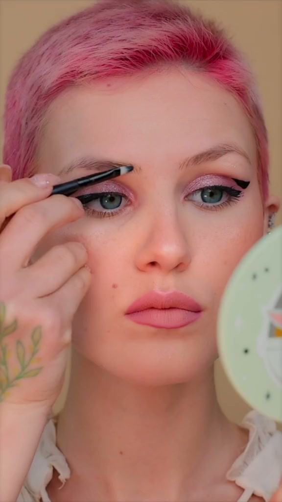 I dyed my eyebrows at home and this is how they turned out