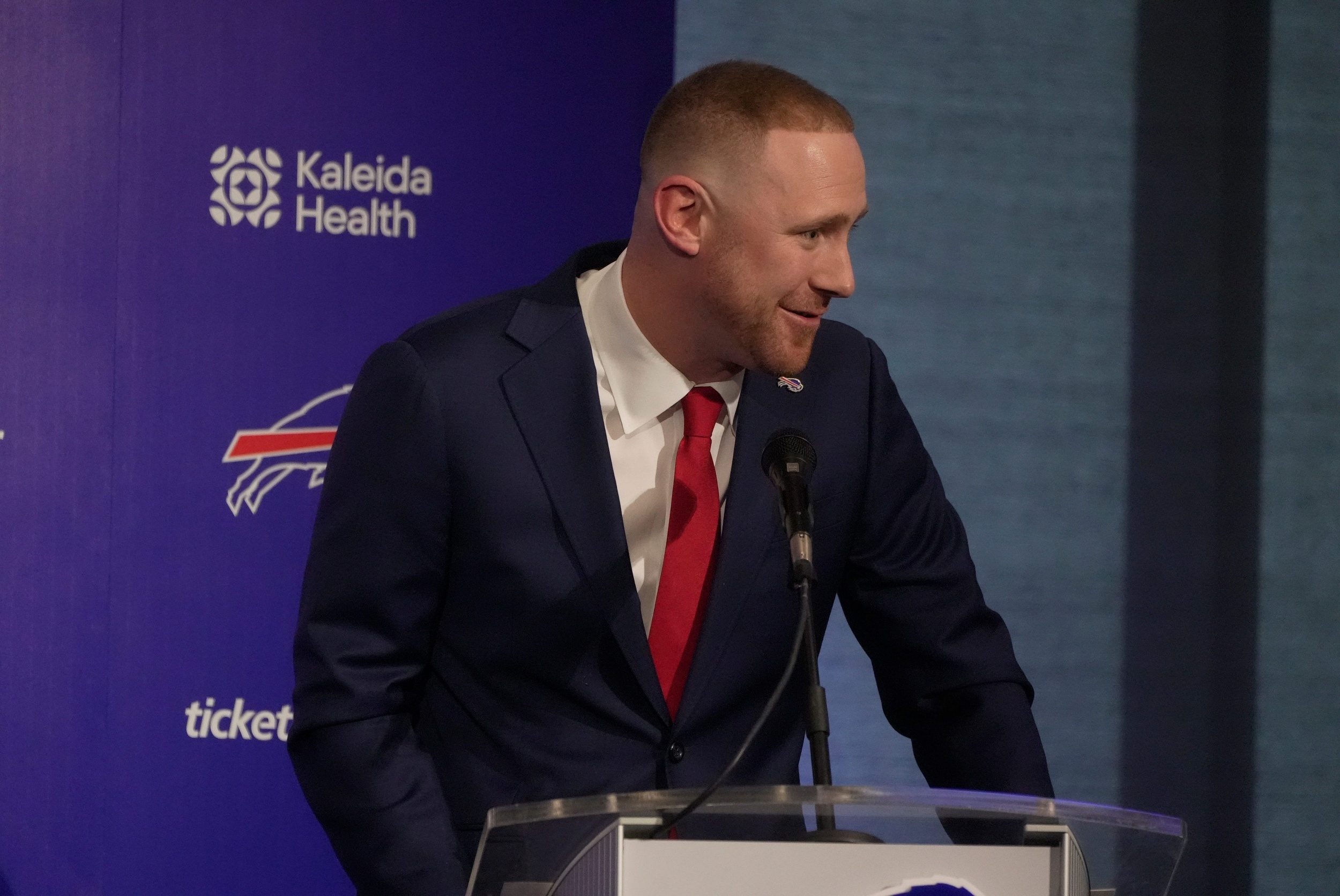 Bills officially hire 20 assistants to coaching staff, including John Fox