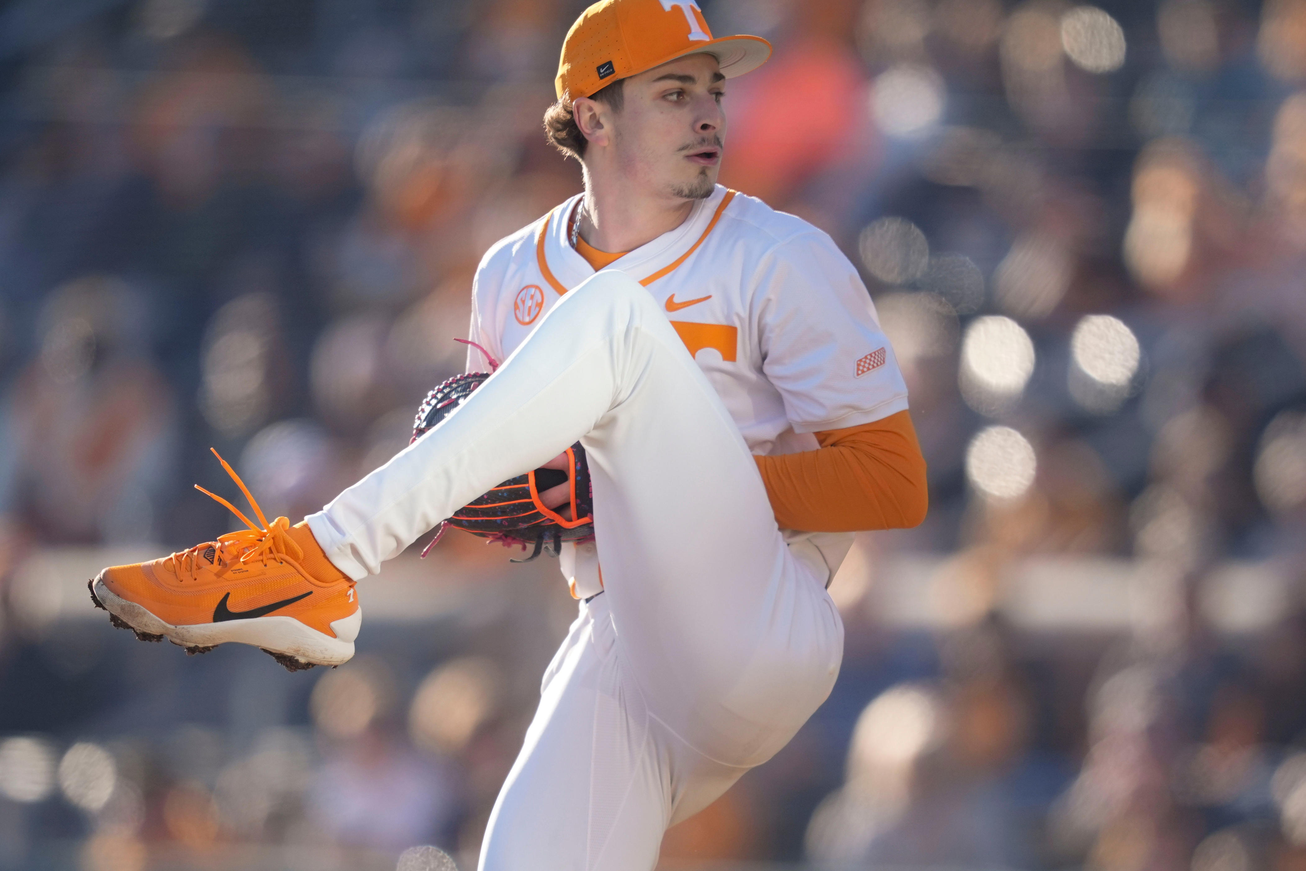 Tennessee baseball routs Nicholls 10-0 to start Josh Elander era