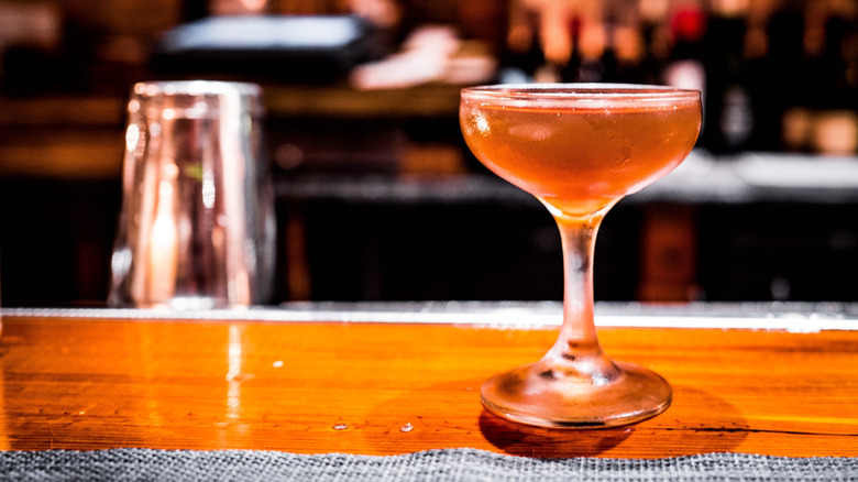 5 vintage cocktails no one drinks anymore
