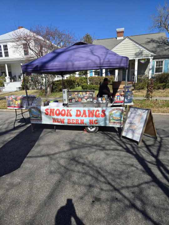 Locals unite to help food cart owner after accident setback