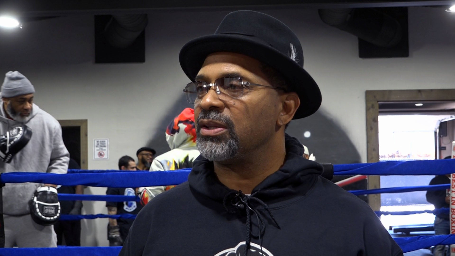 Comedian Mike Epps gives teens a path forward through new boxing gym