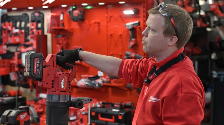 Milwaukee M18 vs. MX Fuel power tools: Which high-performance tool is ...