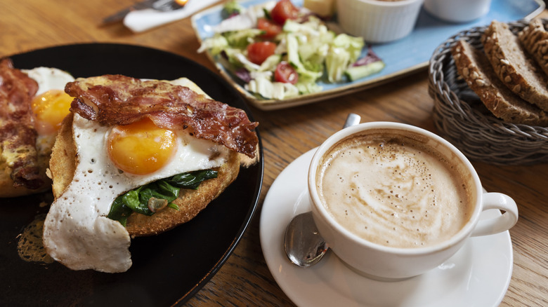 There's a best time to eat breakfast, according to science
