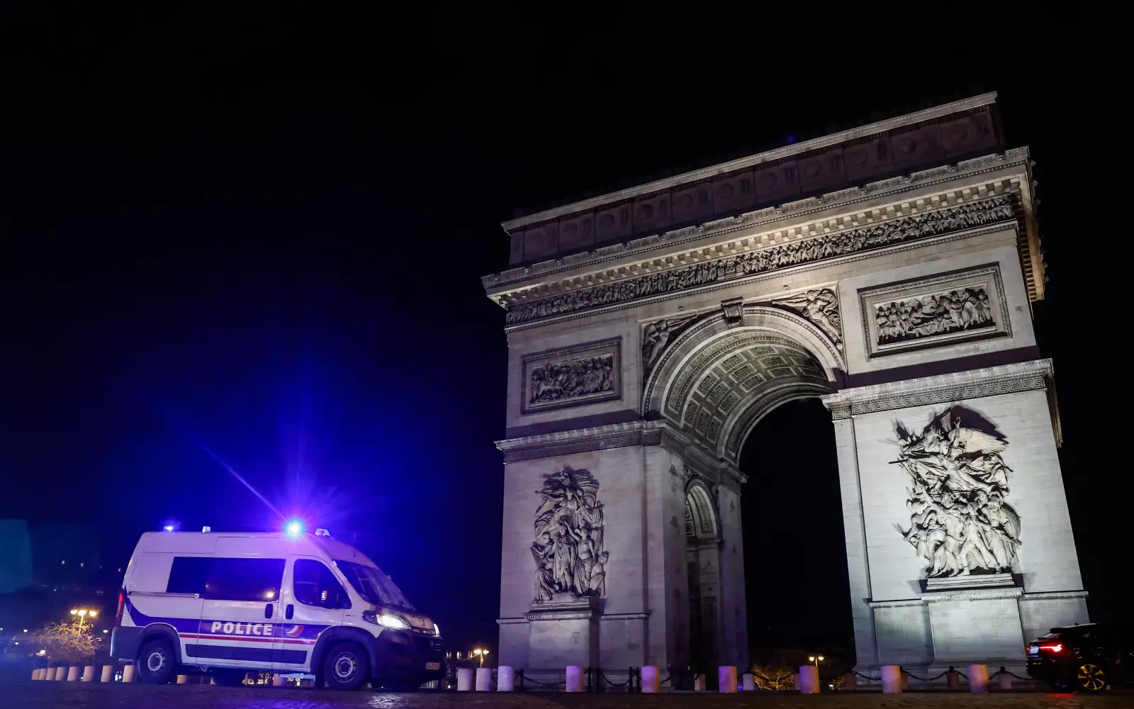 Paris police shoot man wielding knife at Arc de Triomphe