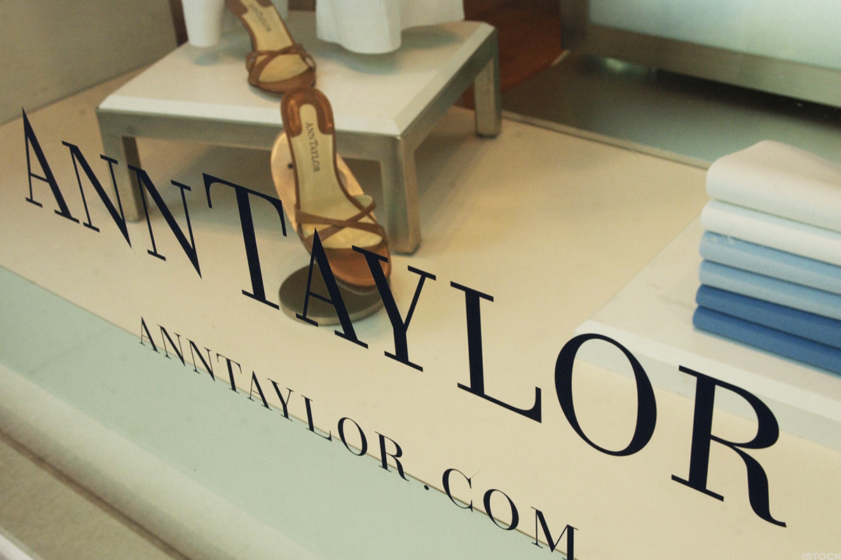Ann Taylor is offering up to 60% off on totes, clutches, shoulder bags ...