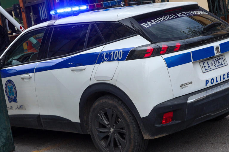 Θεσσαλονίκη: Ποινές σε οκτώ άτομα για εργαστήριο πλαστών δολαρίων στο ...