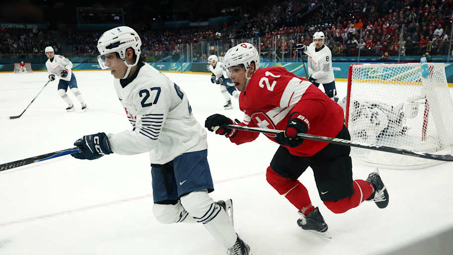 LA Kings injury updates: Kevin Fiala stretched off the ice