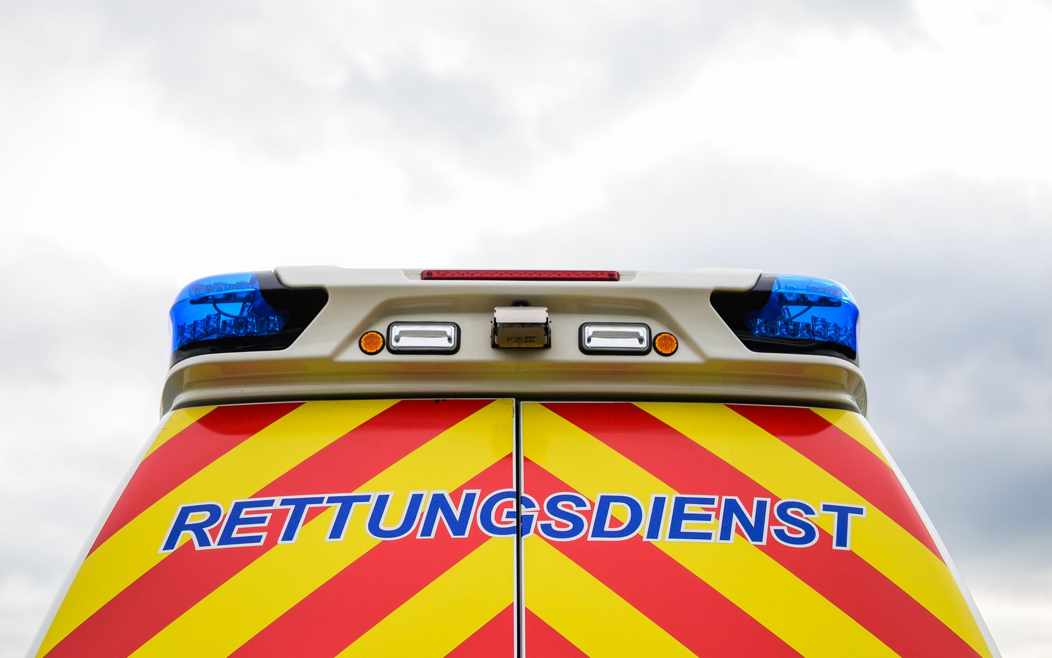 Arbeiter wird in Sondershausen unter Stahlträger begraben